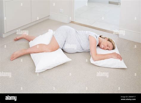 9 Months 40 Weeks Pregnant In Labour At Home Lying On Her Side On