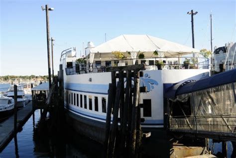 Dimillos Is A Floating Maine Restaurant You Have To See To Believe
