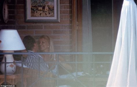 NOTICIA IMPACTANTE Fotos Tomadas En Secreto Por El Hijo De La Ex Amante Del Rey Juan Carlos De