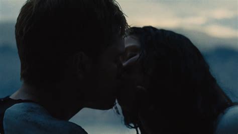 Katniss And Peeta Beach Scene Catching Fire Katniss And Peeta