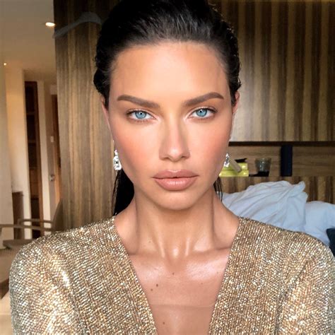 Adriana Lima Shfaqet Tërësisht Nudo Foto Lapsial