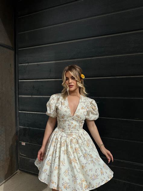 Fustan Me Lule Te Vogla