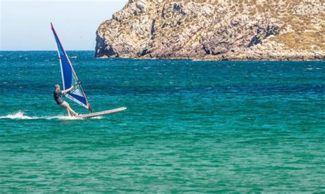 A Beginners Guide To Windsurfing