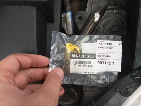 Фиксатор упора капота — Renault Laguna III, 1,5 л, 2011 года | своими ...
