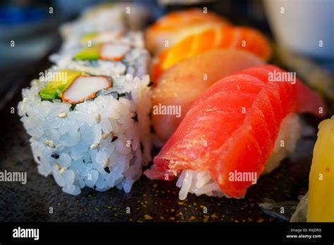 Köstliche Japanische Nigiri Sushi Bento Mit Thunfisch Toro Ahi Thunfisch Lachs Sake