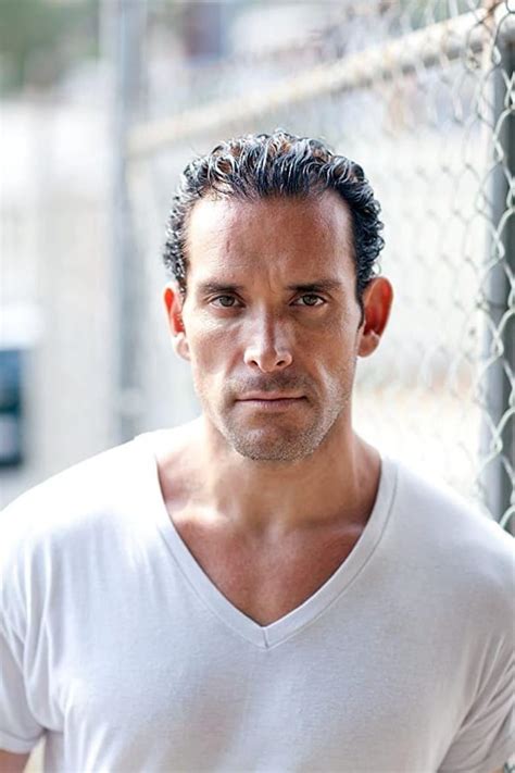 Jose Rosete About Entertainmentie