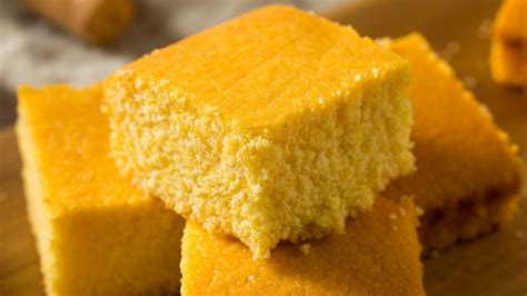 How To Know What Color Cornmeal You Should Use In Your Cornbread