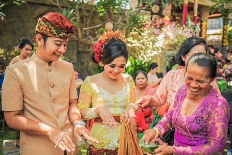 Baju Couple Adat Bali Desain Baju Pengantin Pesta Dan Kondangn
