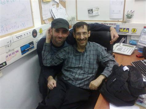 עומר בן רובי שלח לנו תמונה שלו עם מספרים על אורי אורבך