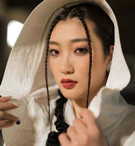 太美了！李夢王思雨時尚大片曝光：夢姐超酷又嫵媚，思雨眼神犀利 每日頭條