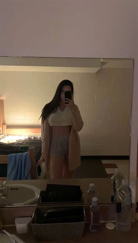 Low Quality Dorm Room Attire F21 Scrolller