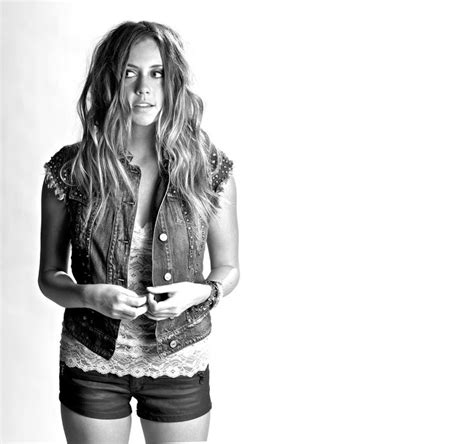 Pin By Richard Noble On Top Ten Singer Female Singers Portraiture