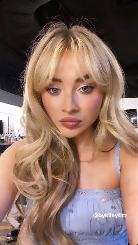 How Do Sabrina Carpenters Bangs Literally Not Move While She Performs R Hair