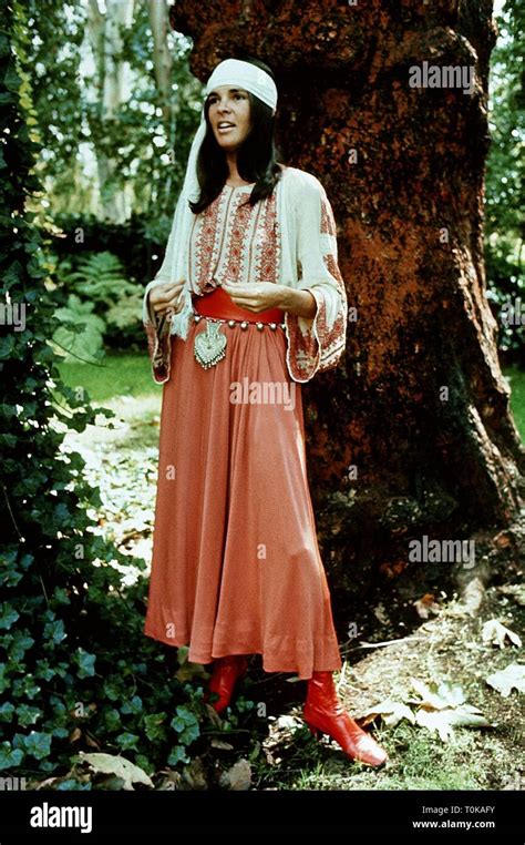 Ali Macgraw Full Length Fotos Und Bildmaterial In Hoher Auflösung Alamy