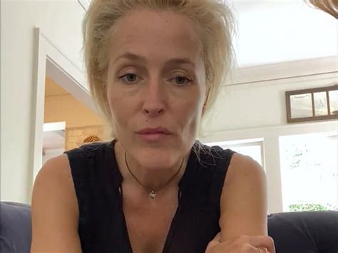Gillian Anderson Ditching Bras I Dont Care If My Breasts Reach My Belly Button