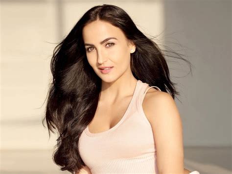 See Rare And Unseen Stunning Photos Of Elli Avram Too Hot