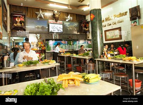 Vietnam Saigon Restaurant Pho Hoa Aka Pho Hoa Pasteur A Local Vietnamese Measures His