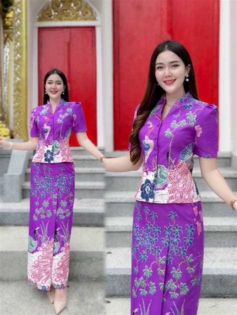 S 5xl Hd ชุดเซตปาเต๊ะ ลายนกยูง สีม่วง ผ้าปาเต๊ะ Cotton เสื้อคอปีน กระดุมหน้าใช้งานได้จริง