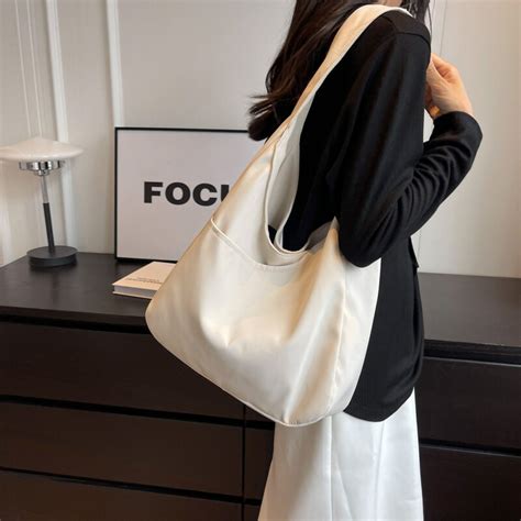 【楽天市場】【送料無料】大容量 おしゃれ 軽量 手提げ 収納ポケット ナイロン シンプル 肩掛け トート カバン かばん 鞄 バック 大きめ A4 レディース：ネスタートstore