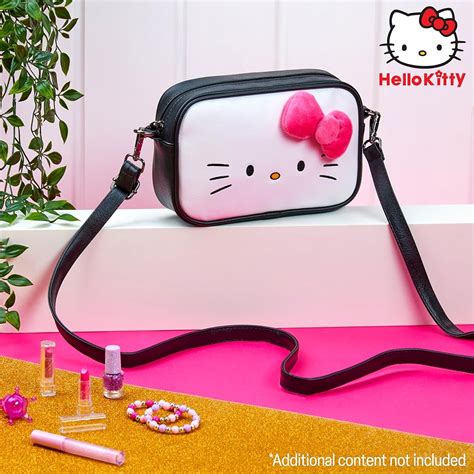 Hello Kitty Shoulder Bags