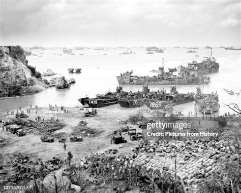 Us Invasion Of Okinawa Photos And Premium High Res Pictures Getty Images