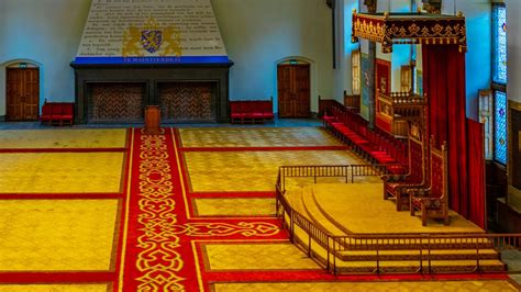 Tentoonstelling Met Indrukwekkende Tronen In Paleis Het Loo Eo