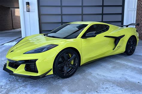 2023 Corbeta Z06 Amarillo
