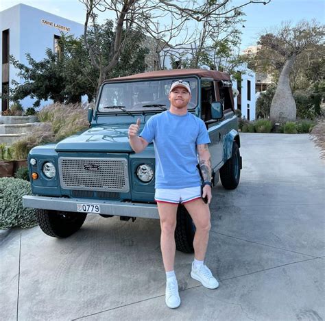 Απόβαση Celebrities ανά τον κόσμο στη Μύκονο Η Βρετανίδα Ruby Mae ήρθε