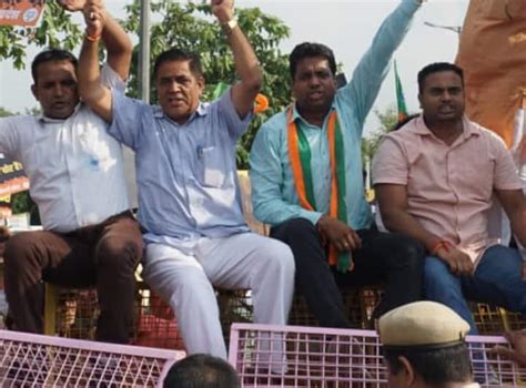 Bjp Mla And Leader Protested Against Manish Sisodia In Delhi Excise Policy Case Delhi Excise