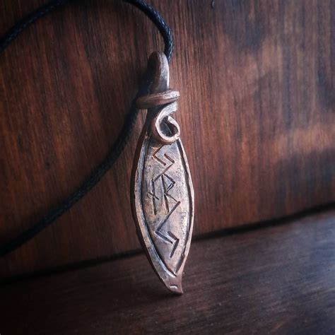 Bindrune Pendant Woman Lufolk