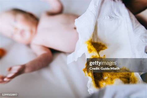 Adult Diaper Stockfotos En Beelden Getty Images