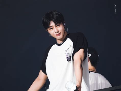 𝘾𝙃𝙄𝙇𝙇𝙄𝙉 On Twitter 230709 Mx Friends 7기 팬콘 형원 몬베베 보는 눈빛💫 Monstax