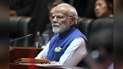 Pm Modi Pays Tribute To Jayprakash Narayan On His Birth Anniversary