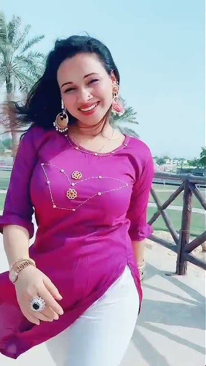 Sexy Hot Pakistani Woman Pose Youtube