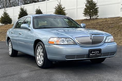 No Reserve 9k Mile 2011 Lincoln Town Car Signature Limited For Sale On