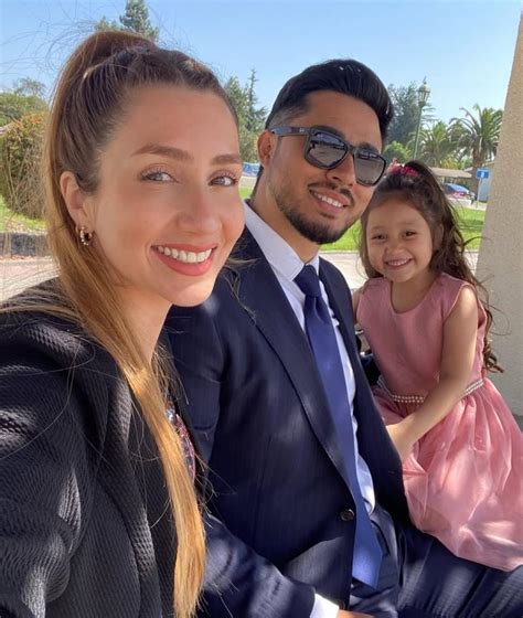 La Tierna Fotografía De Araceli Díaz Con Su Hija Y Pareja A Seis Años