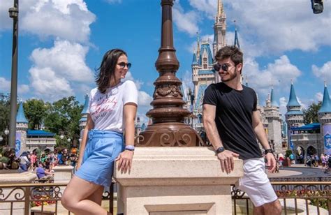 Marcelo Arnal Curte Viagem Romântica Com Karen Marinho Na Disney Quem