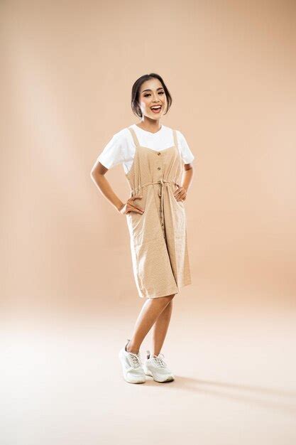Premium Photo Asian Woman In Casual Clothes Standing Put Her Hands On