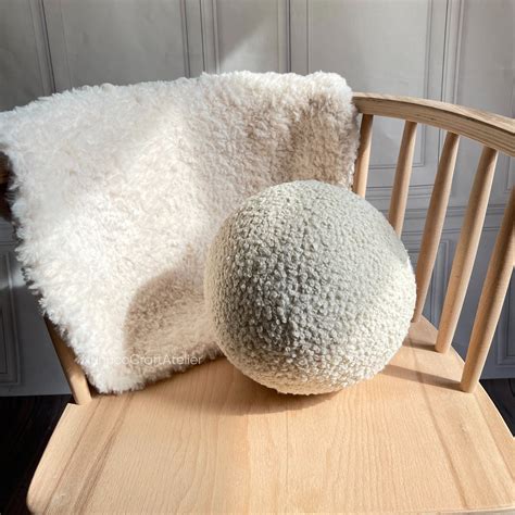 Teddy Boucle Ball Pillow Teddy Ball Cushion Teddy Bear Fabric Boucle Ball Pillow Round