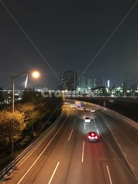 차 도로 밤 야간 드라이브 사진이미지일러스트캘리그라피 Oneday작가