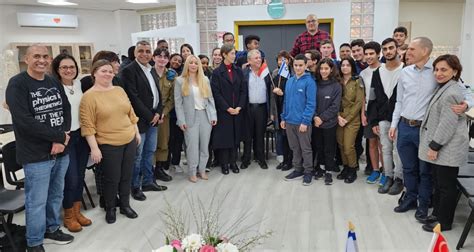 שרת התקשורת של סינגפור בביקור באורט רחובות מתרשמת מתכנית Ort Future Ready רשת אורט ישראל