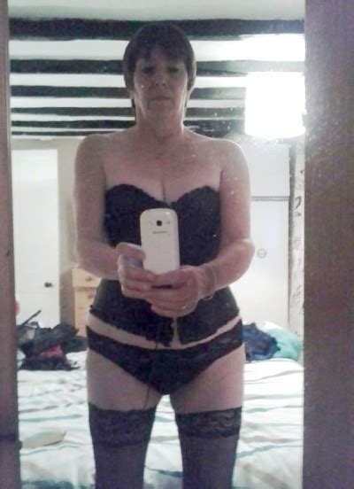 Housewife Tumbex