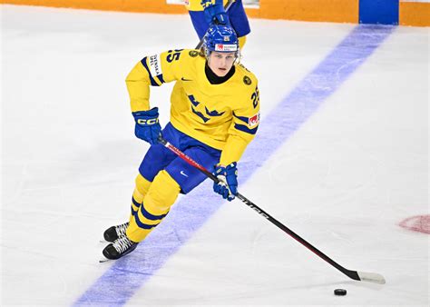 The Blackhawks Select Milton Oscarson With The No 167 Pick Yahoo Sports
