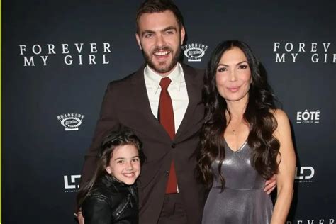 Who Is Alex Roe Wife Age Net Worth Daughter [2024]