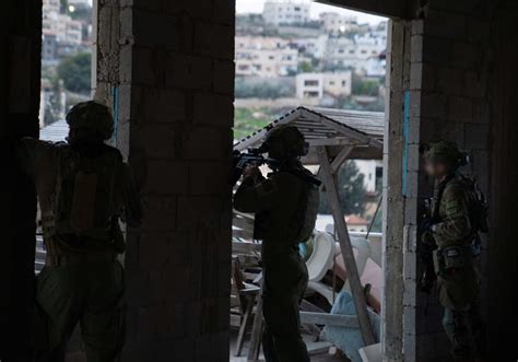 פיגוע ירי במחסום סמוך לגנין שבעה לוחמים נפגעו המחבל חוסל בזירה כיכר השבת