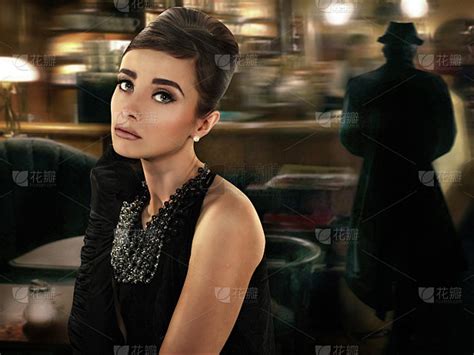 美丽的年轻女子在复古风格