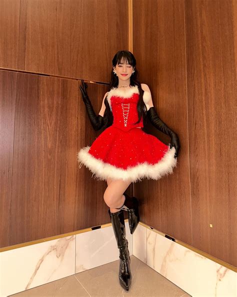 민니 화려한 비주얼매끈 몸매 라인 눈길