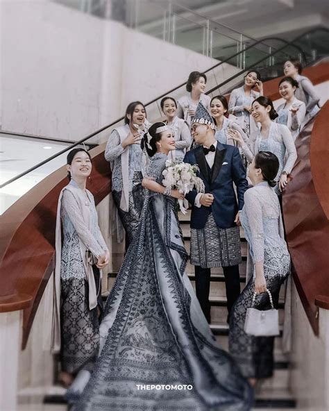 15 Inspirasi Pose Foto Pengantin Lebih Luwes Dan Anti Canggung