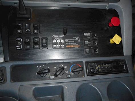 Freightliner Columbia 120 Dashboard Assembly For A 2005 Freightliner