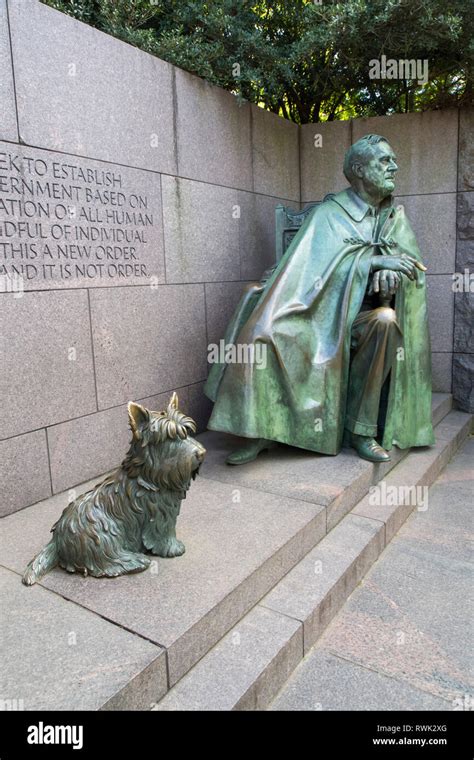 Statue Of Roosevelt Sitting With Dog Fala Franklin Delano Roosevelt